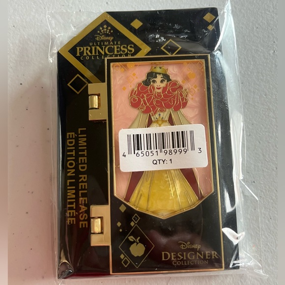 Disney | Accessories | Disney Designer Collection Snow White Hinged Pin ...